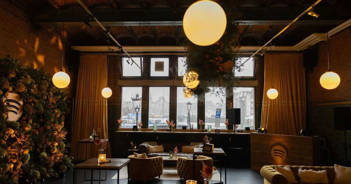 //ALIVENESS// Neon River+FEVER — ADE